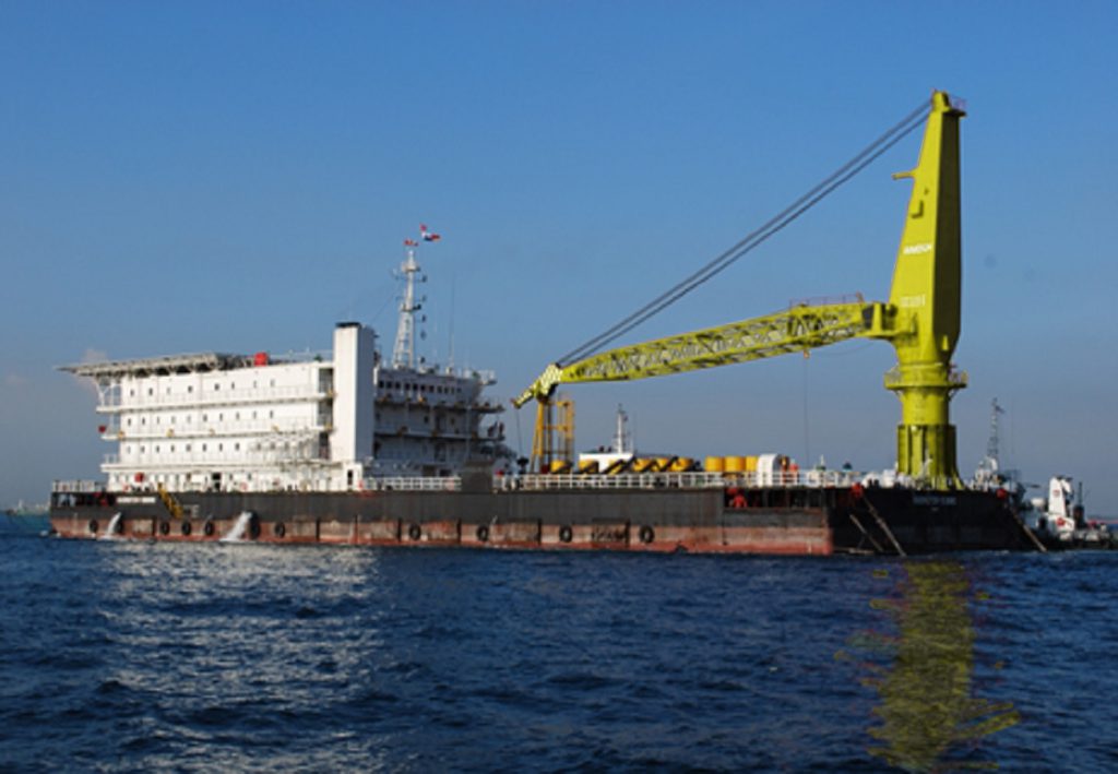 Derrick Pipelay Barge for Charter - MarineTags